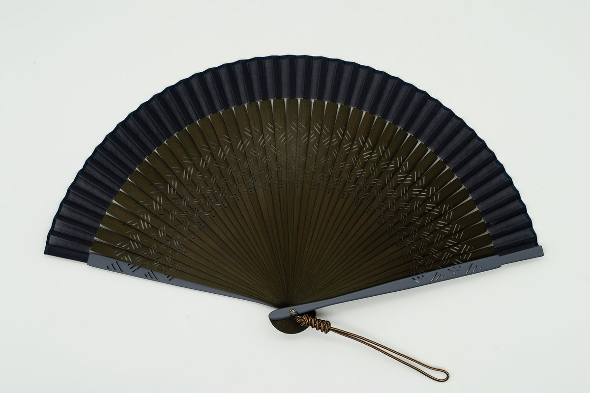 [Comes with a folding fan case and a high-quality paulownia box] Ajiro ...
